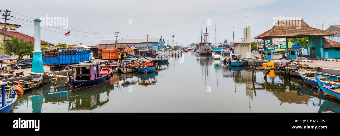 Old harbor with lighthouse in Semarang Indonesia Stock Photo - Alamy