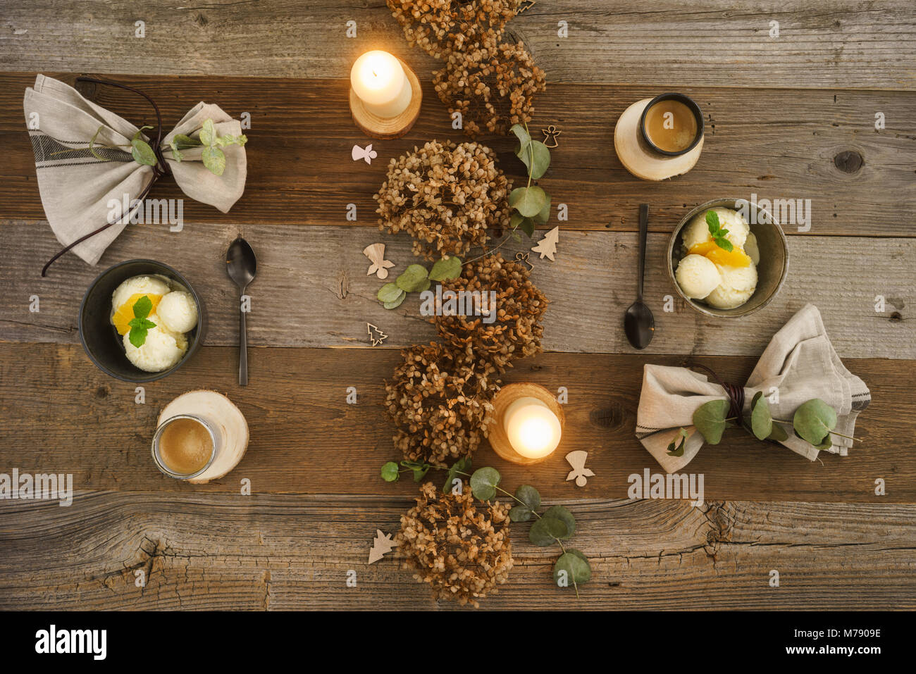 Table setting with ice cream hi-res stock photography and images - Alamy