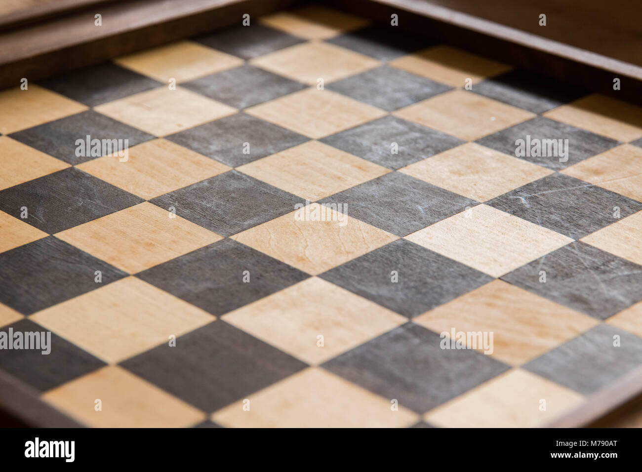 Empty chess board hi-res stock photography and images - Alamy
