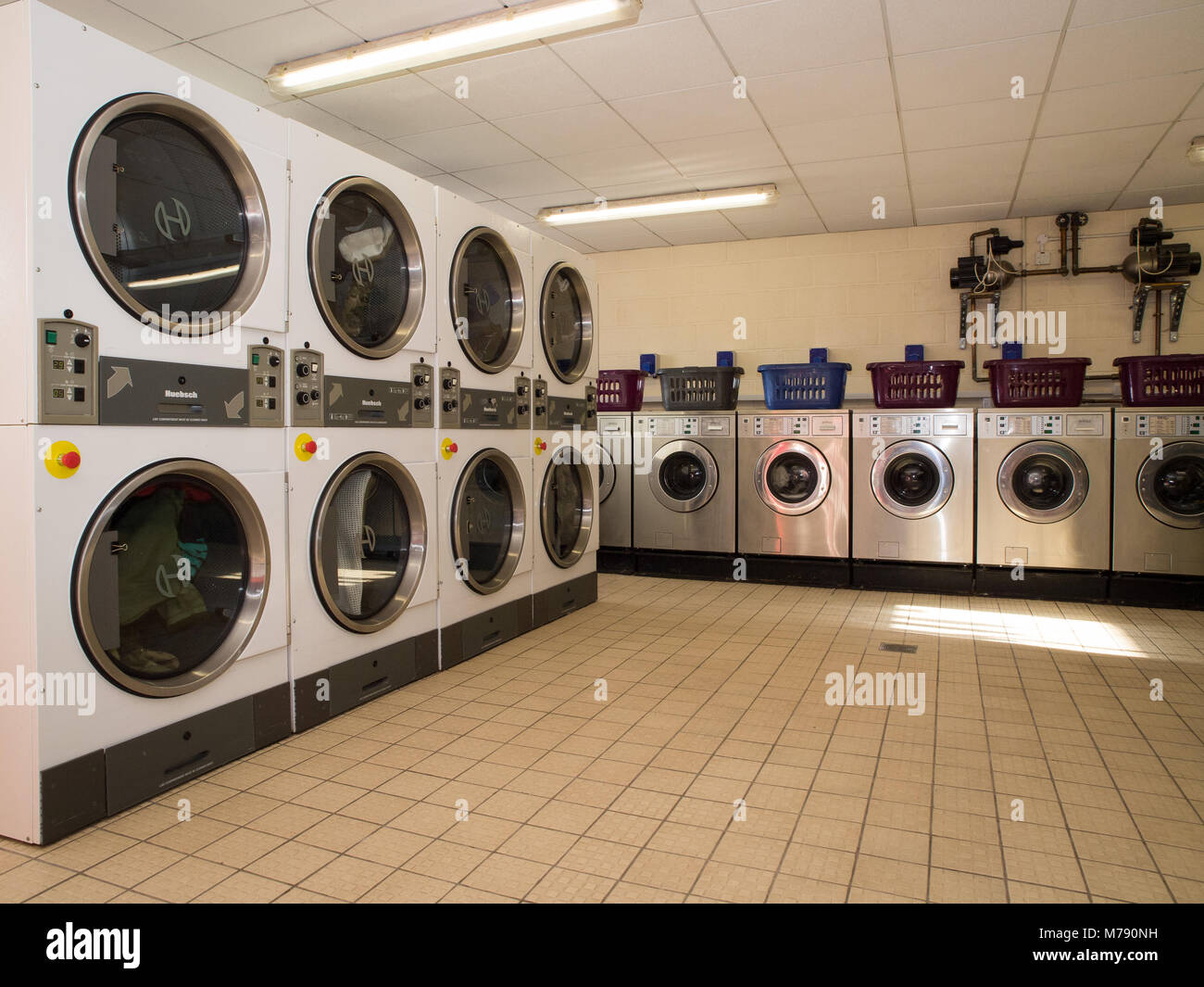 Commercial washing machine hi-res stock photography and images - Alamy