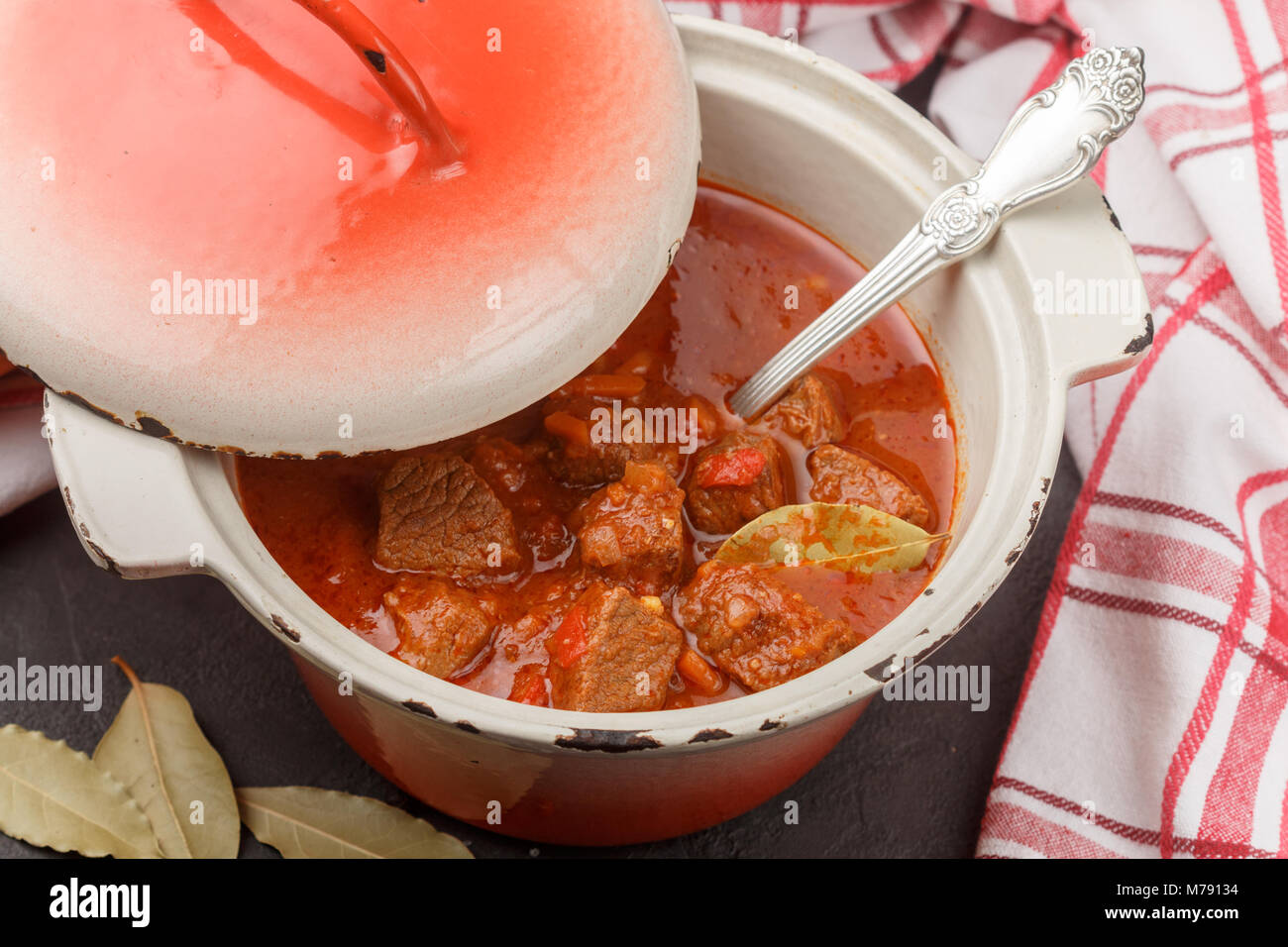 Hungarian beef and onion stew hi-res stock photography and images - Alamy