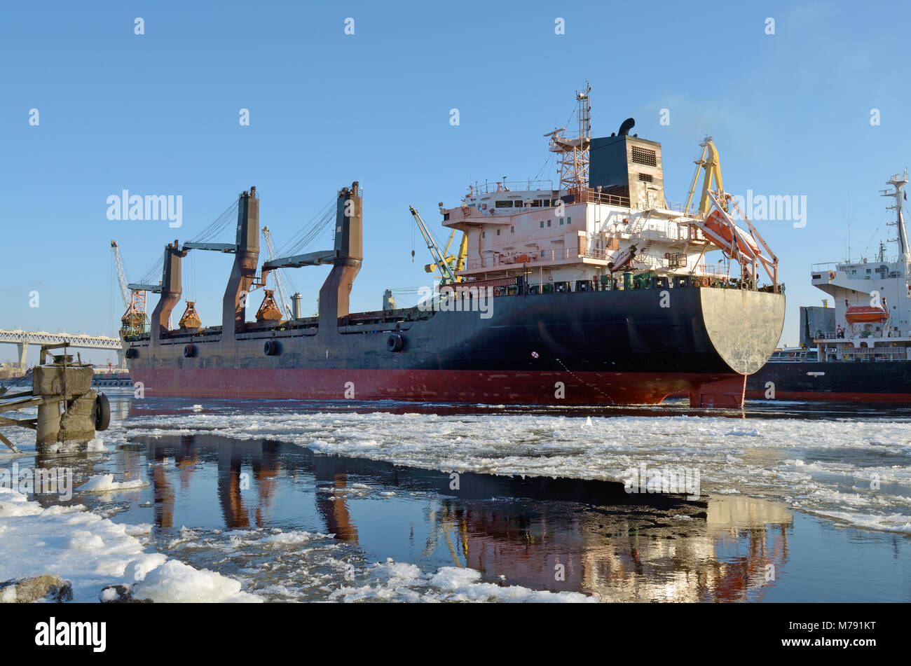 The loaded vessel leaves port isleduetsya its route Stock Photo - Alamy