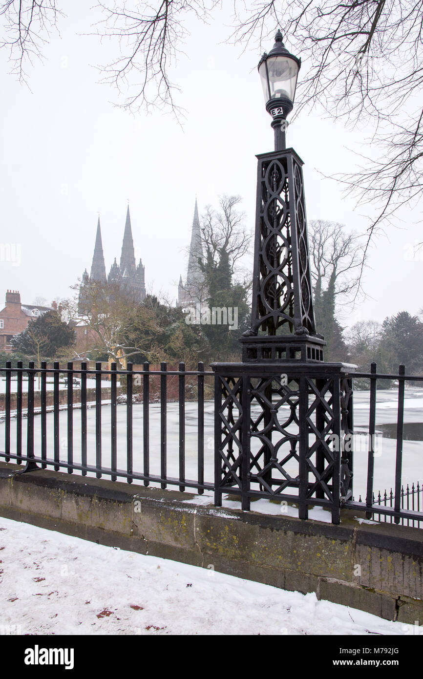 Frozen lamp post hi-res stock photography and images - Alamy