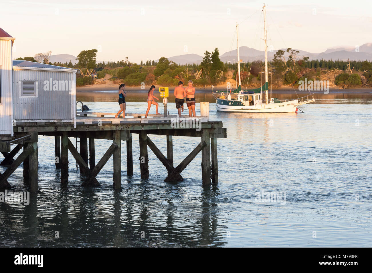 Wharf jumping hi-res stock photography and images - Alamy