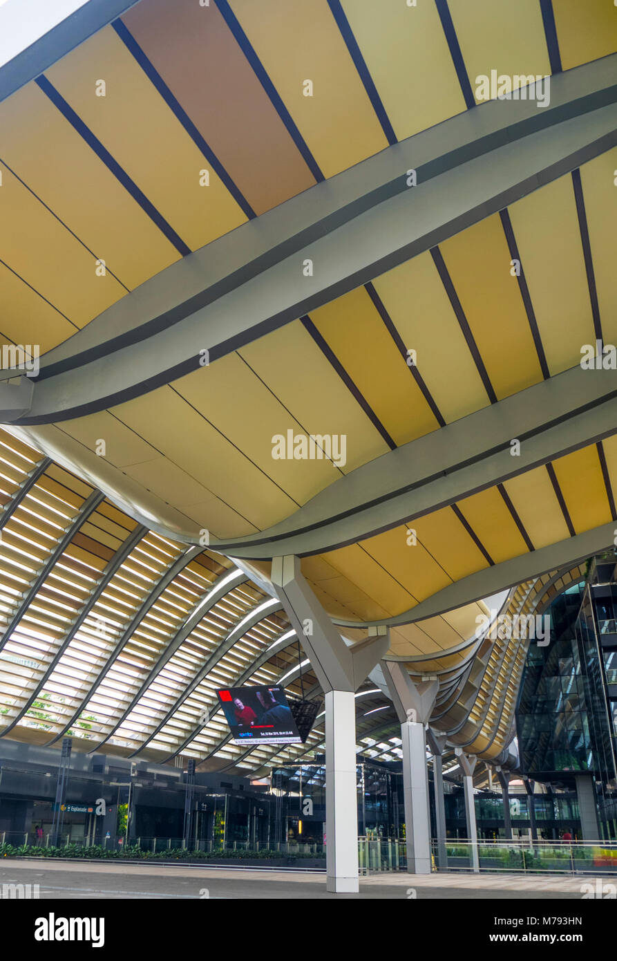 Curved roofing of the foyer to the JW Marriot Hotel, Raffles Boulevard ...