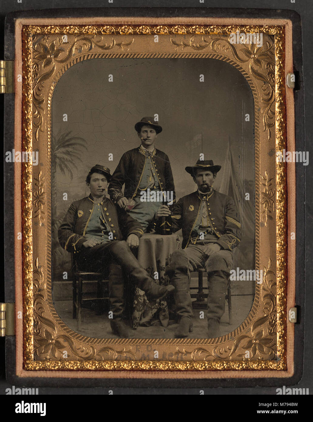 American soldiers bonding hi-res stock photography and images - Alamy