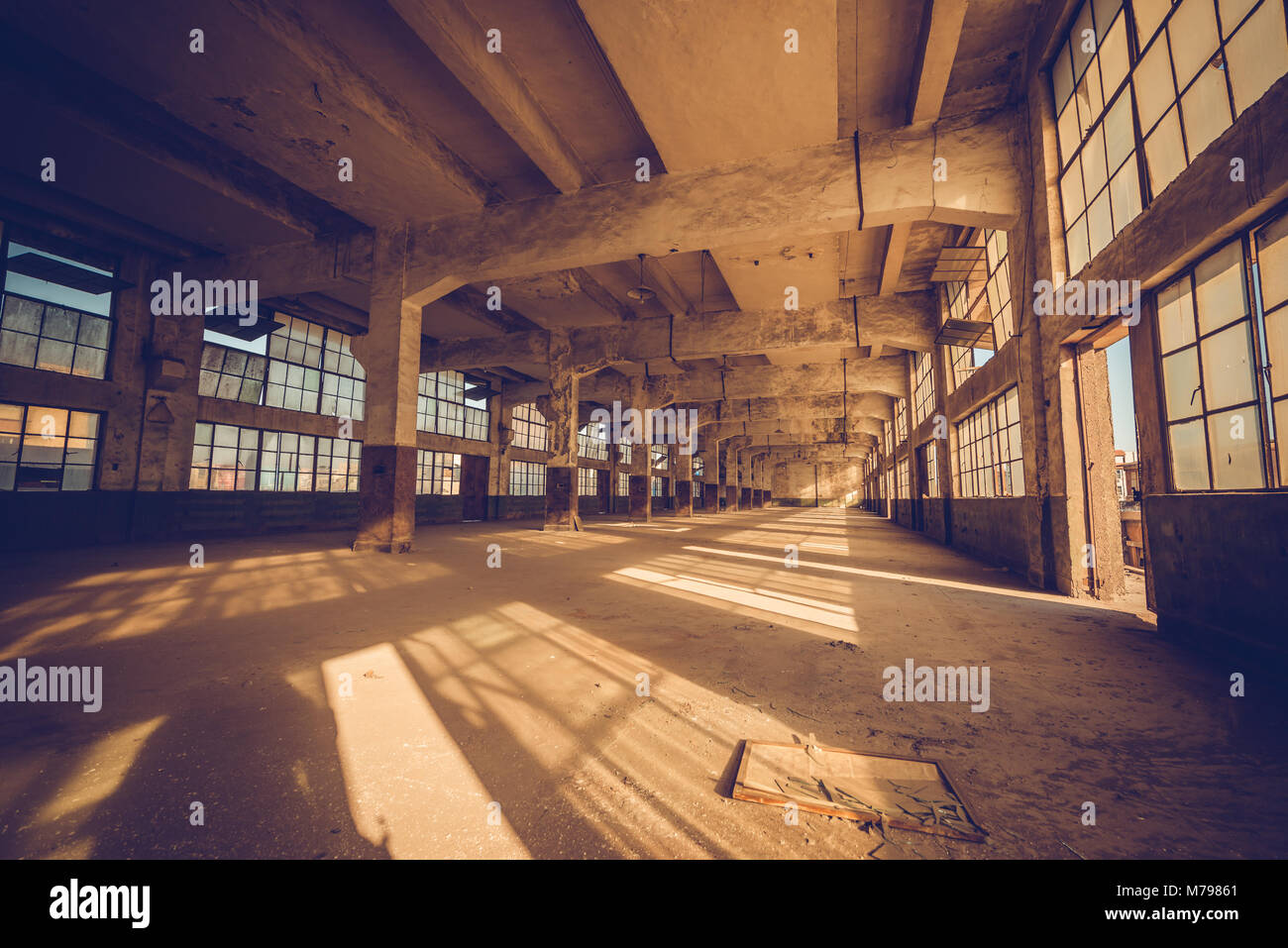 Electromagnetic wave hi-res stock photography and images - Alamy