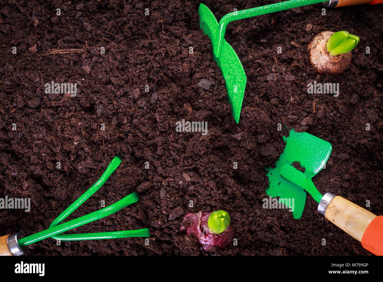 Gardening tools soil pile hi-res stock photography and images - Alamy