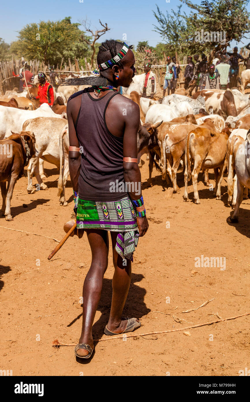 Young Hamar Men Buying and Selling Livestock At The Weekly Tribal ...