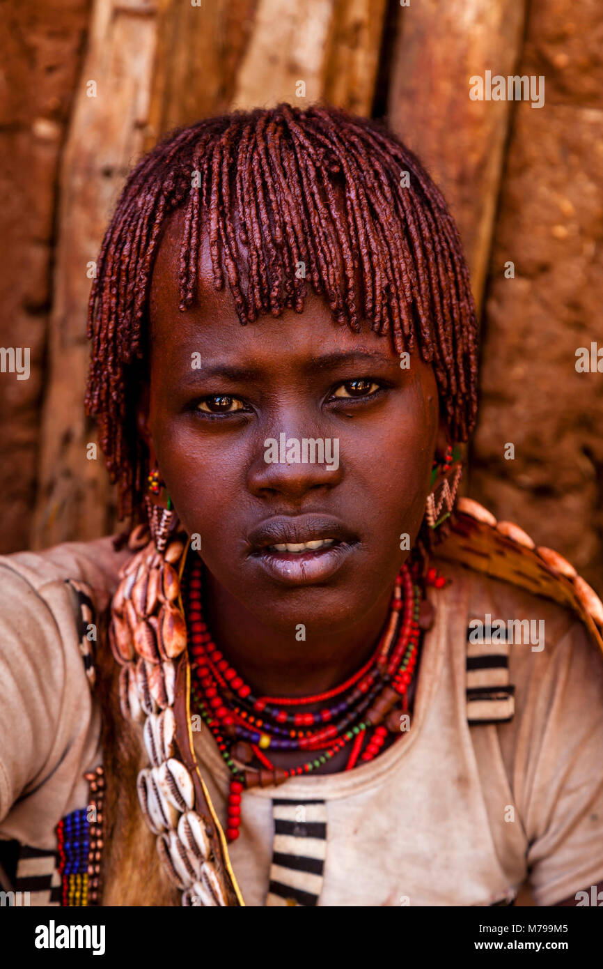 Tribal hamar girl hi-res stock photography and images - Alamy