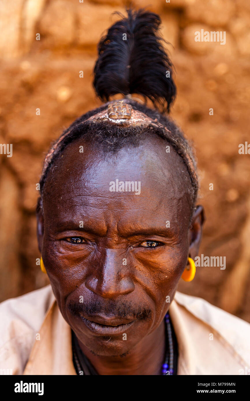 Portrait african tribesman hi-res stock photography and images - Alamy