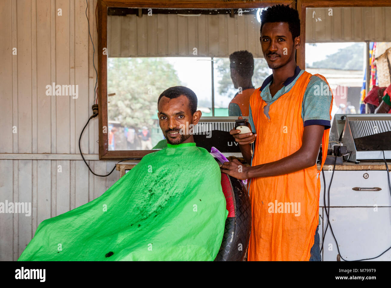 African barbers shop hi-res stock photography and images - Alamy