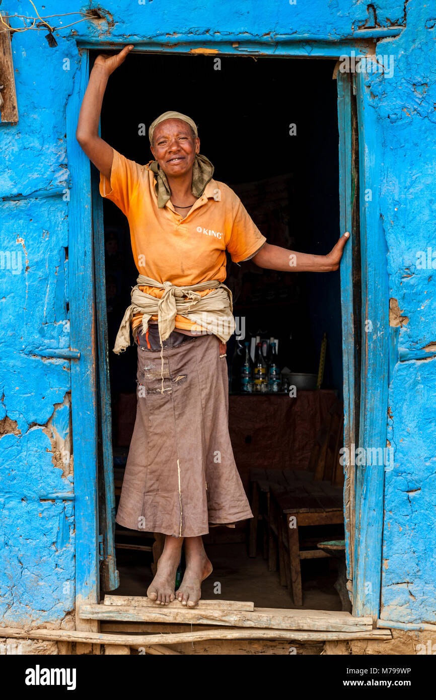 Female africans hi-res stock photography and images - Alamy