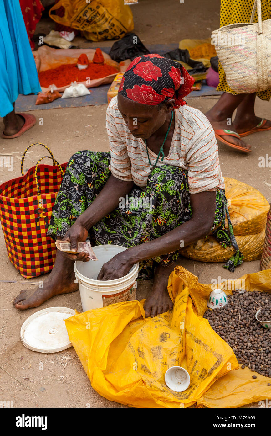 Money market africa hi-res stock photography and images - Alamy