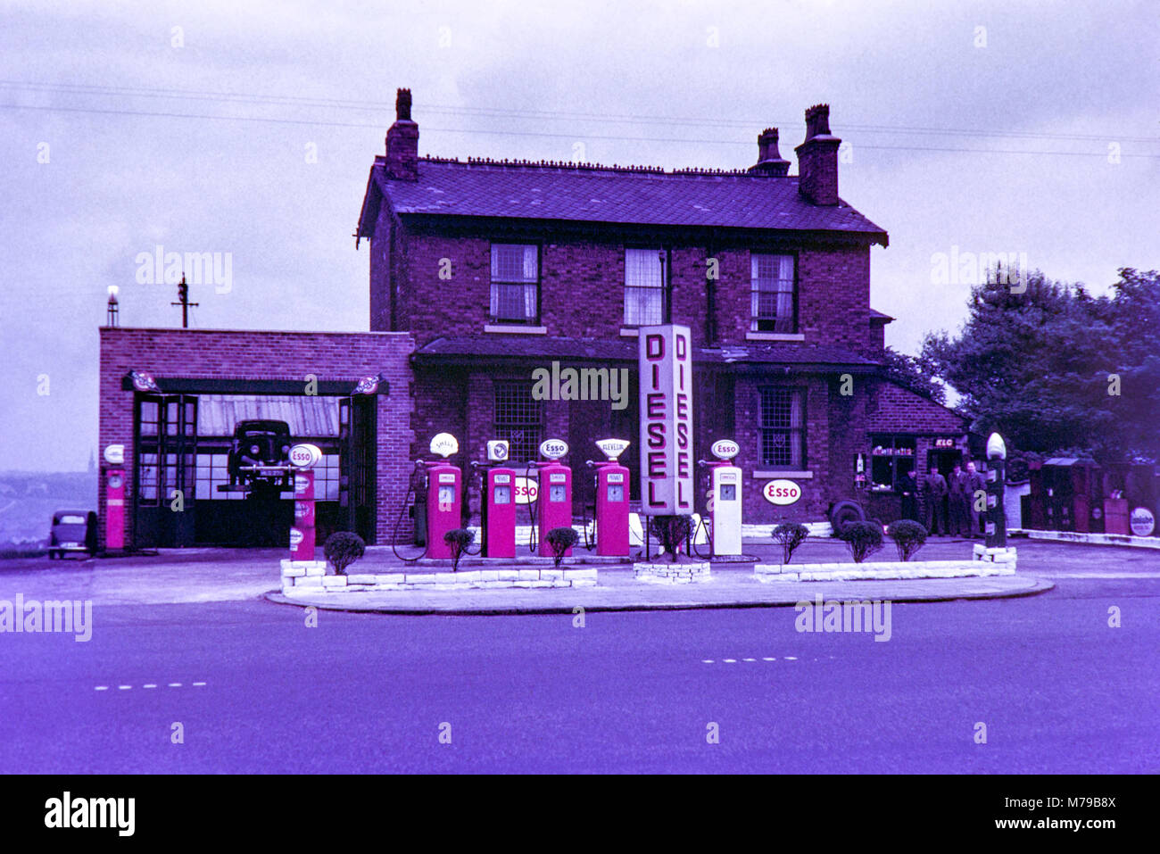 Vintage esso station hi-res stock photography and images - Alamy