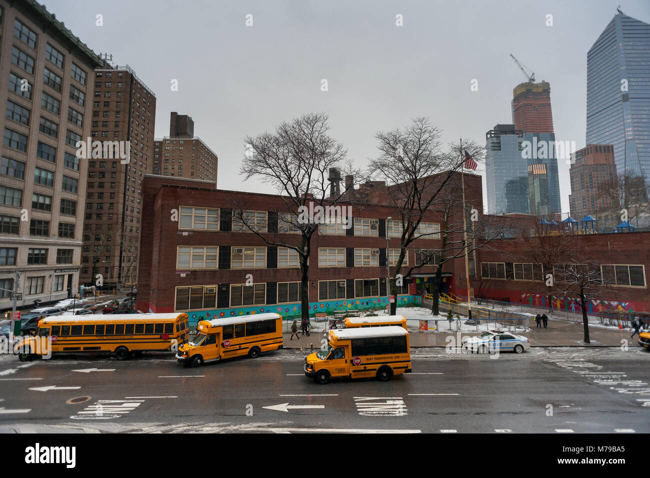 Yellow school bus line hi-res stock photography and images - Alamy