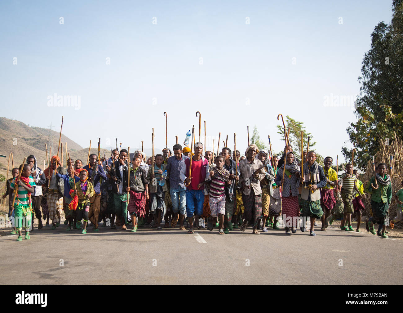 Tribe dancing celebration ethiopia hi-res stock photography and images ...