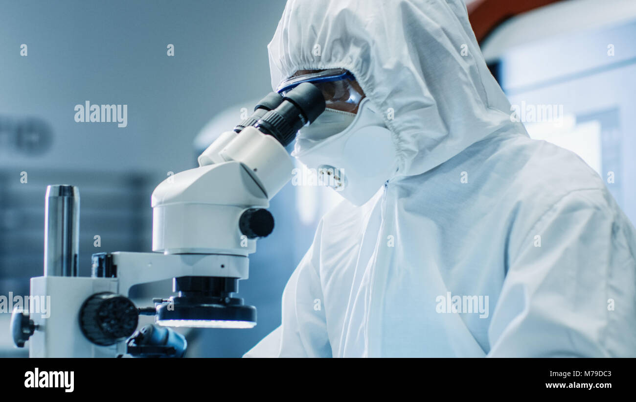 Microscope monitor hi-res stock photography and images - Alamy