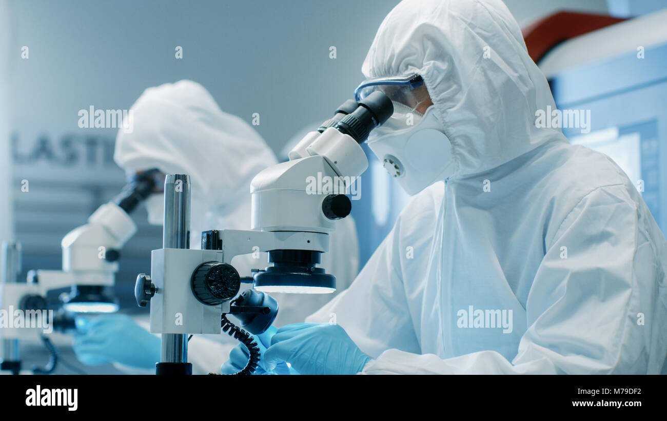 Microchip clean room factory hi-res stock photography and images - Alamy