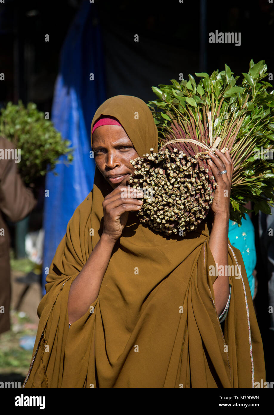 Woman purchasing khat in awaday khat market near harar, The khat ...