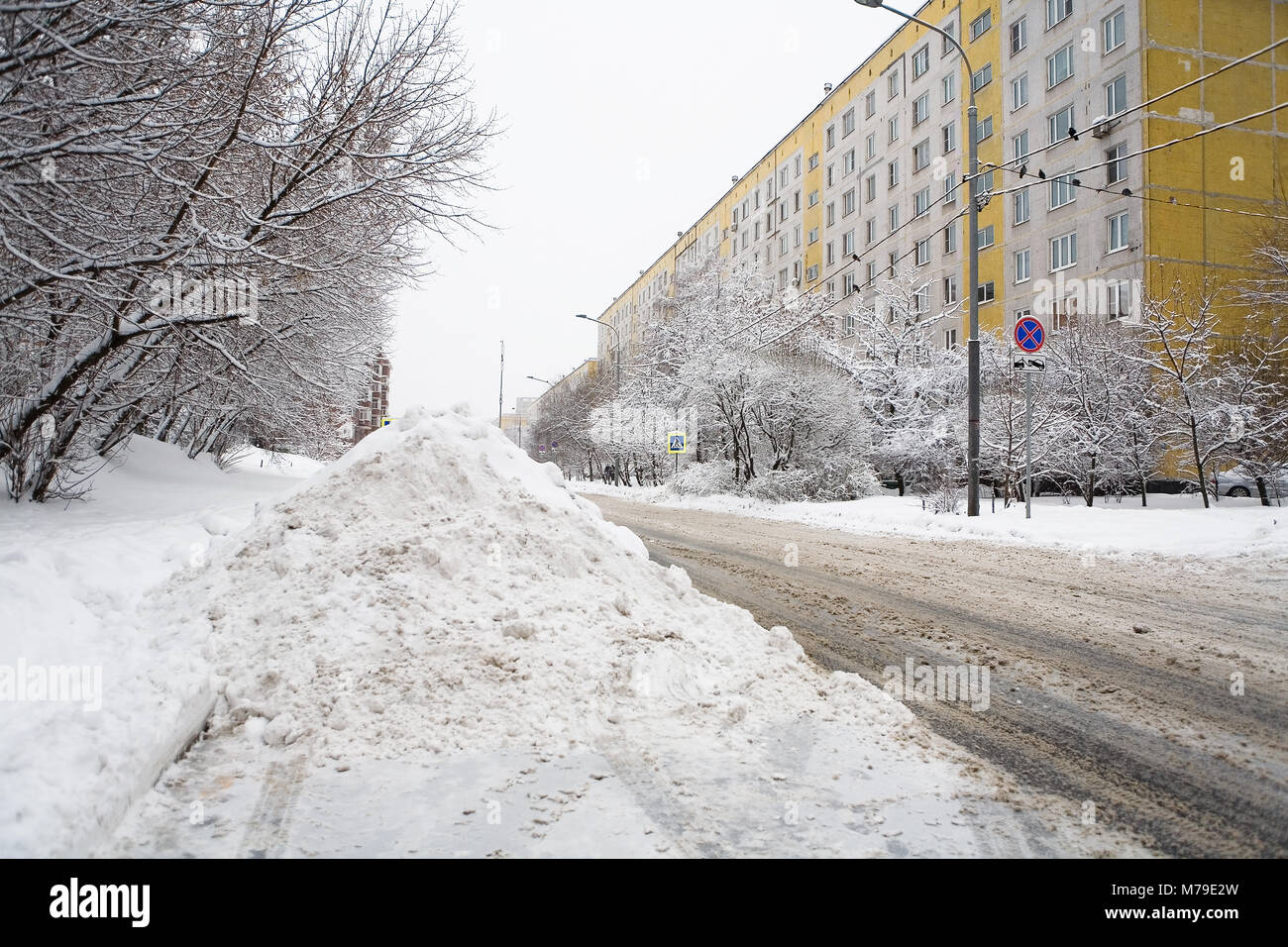 Big snow pile hi-res stock photography and images - Alamy