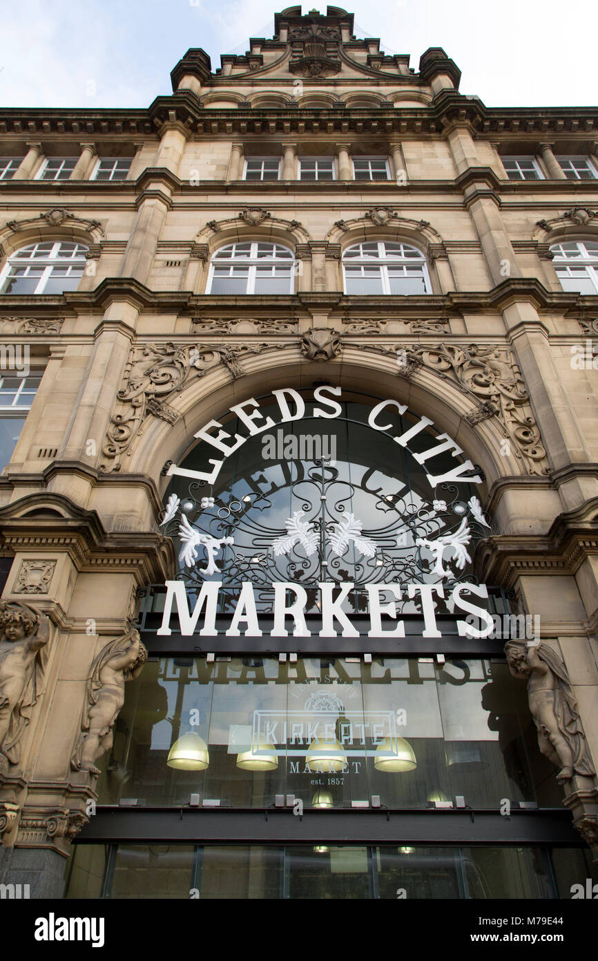 Leeds market sign hi-res stock photography and images - Alamy
