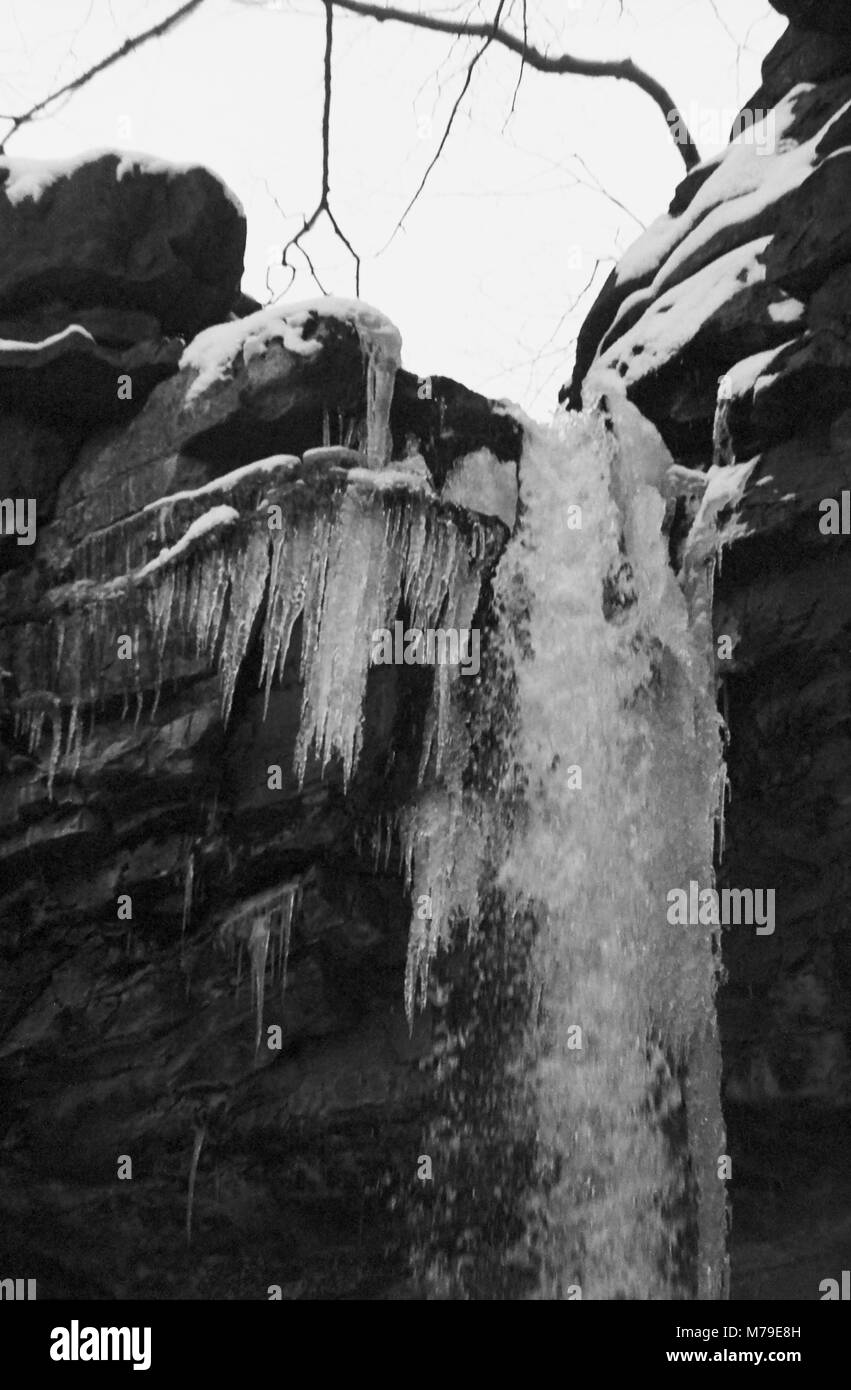 Cascade pass Black and White Stock Photos & Images - Alamy