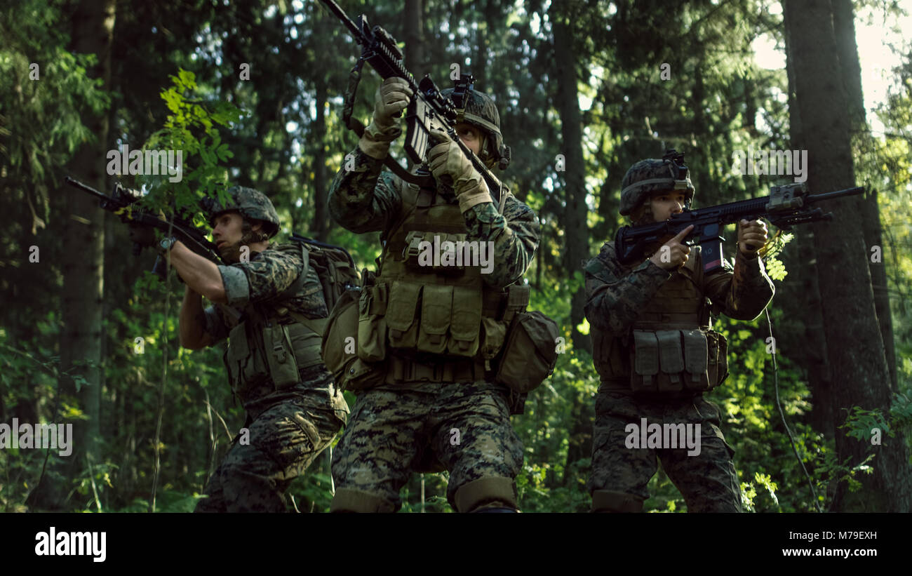Shooting stance hi-res stock photography and images - Alamy