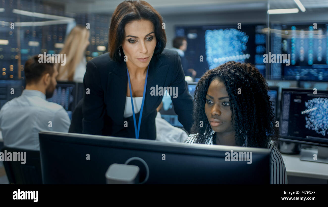 Female leader tech hi-res stock photography and images - Alamy