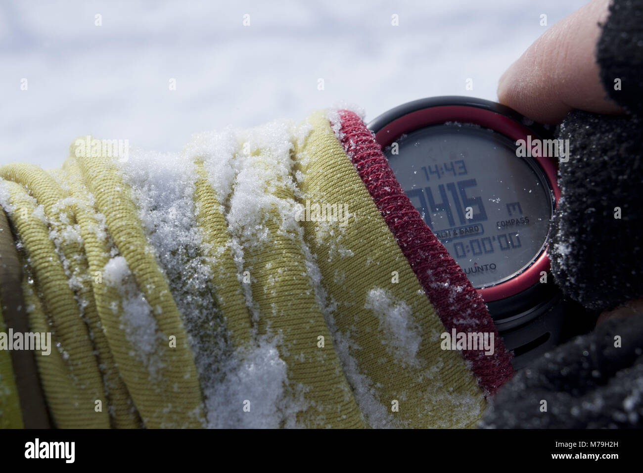 Snow clock hi-res stock photography and images - Alamy