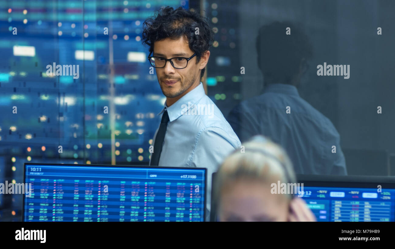 Stock market trader hi-res stock photography and images - Alamy
