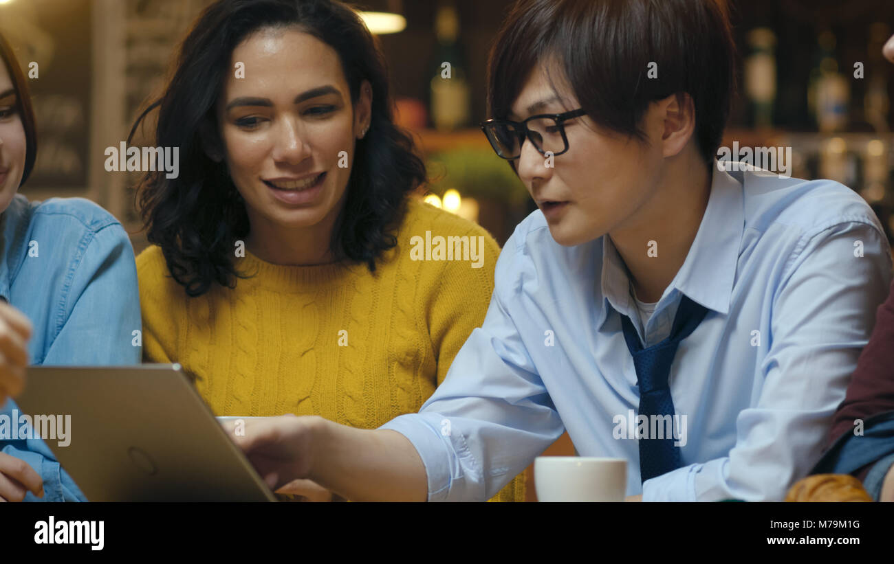 Group Discussion Cafe High Resolution Stock Photography and Images - Alamy