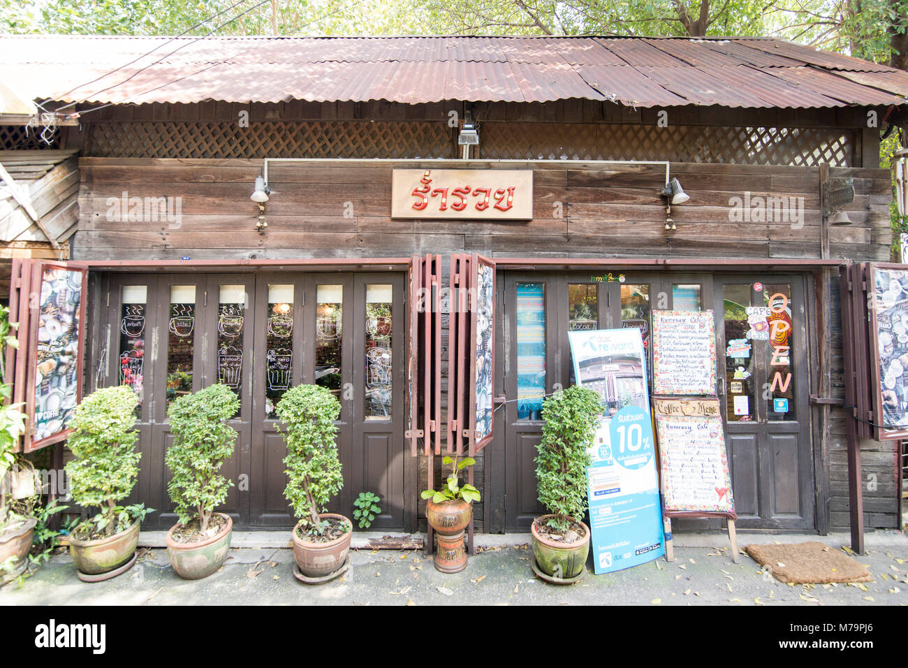 Riverside cafe asia hi-res stock photography and images - Alamy