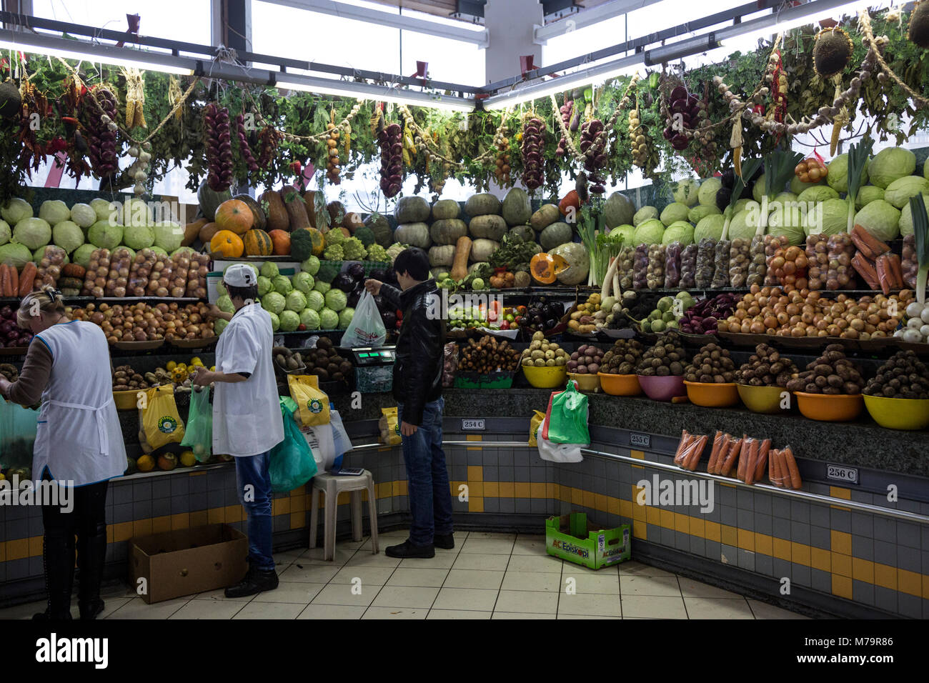 Fresh food counters hi-res stock photography and images - Alamy