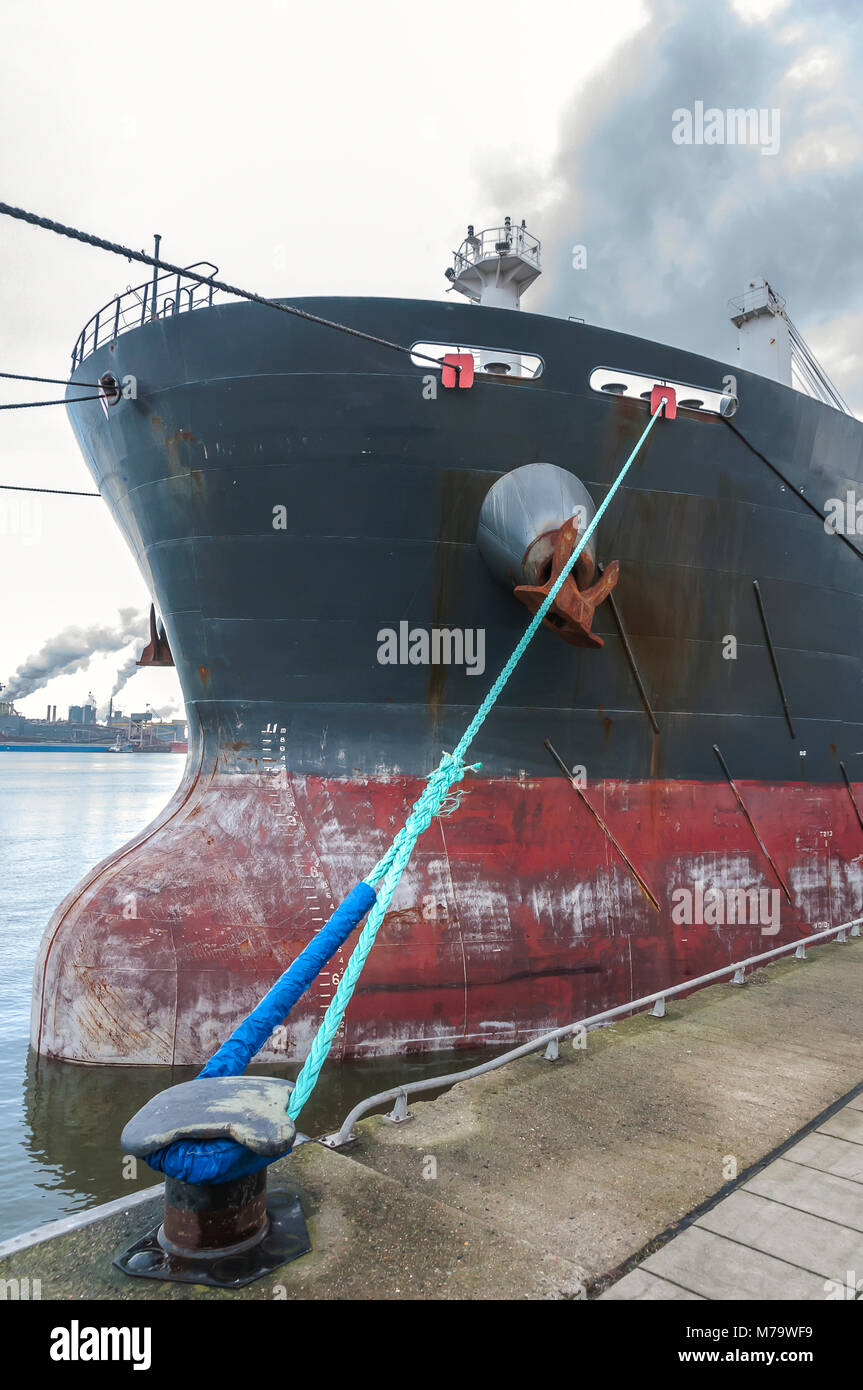 front and bow of a bull carrier docked at the quay Stock Photo - Alamy