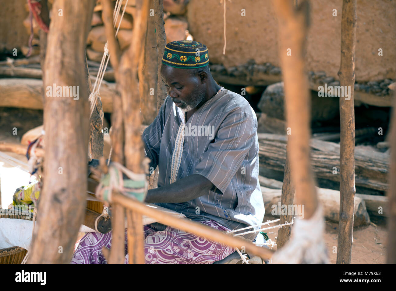 Man Weaving Loom High Resolution Stock Photography and Images - Alamy
