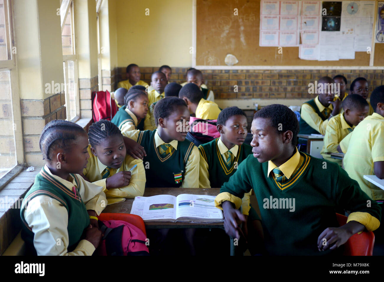 Overcrowded classroom hi-res stock photography and images - Alamy