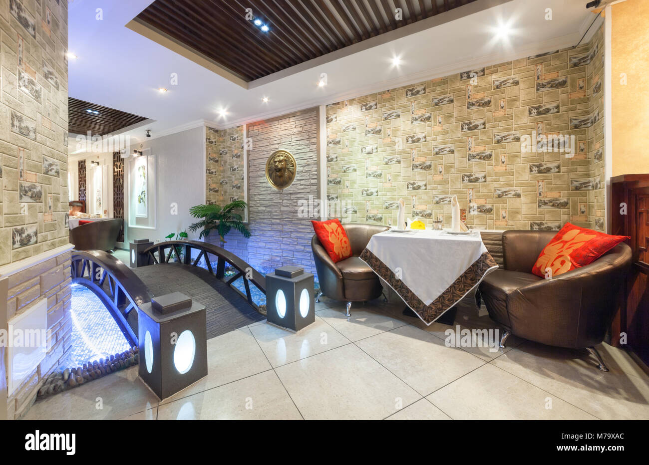 MOSCOW - AUGUST 2014: Interior of Chinese cuisine restaurant "HARBIN ...