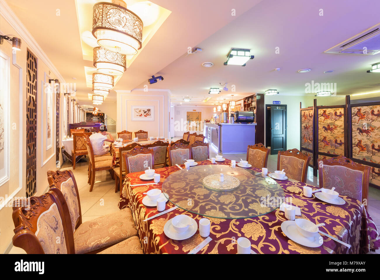 MOSCOW - AUGUST 2014: Interior of Chinese cuisine restaurant "HARBIN ...