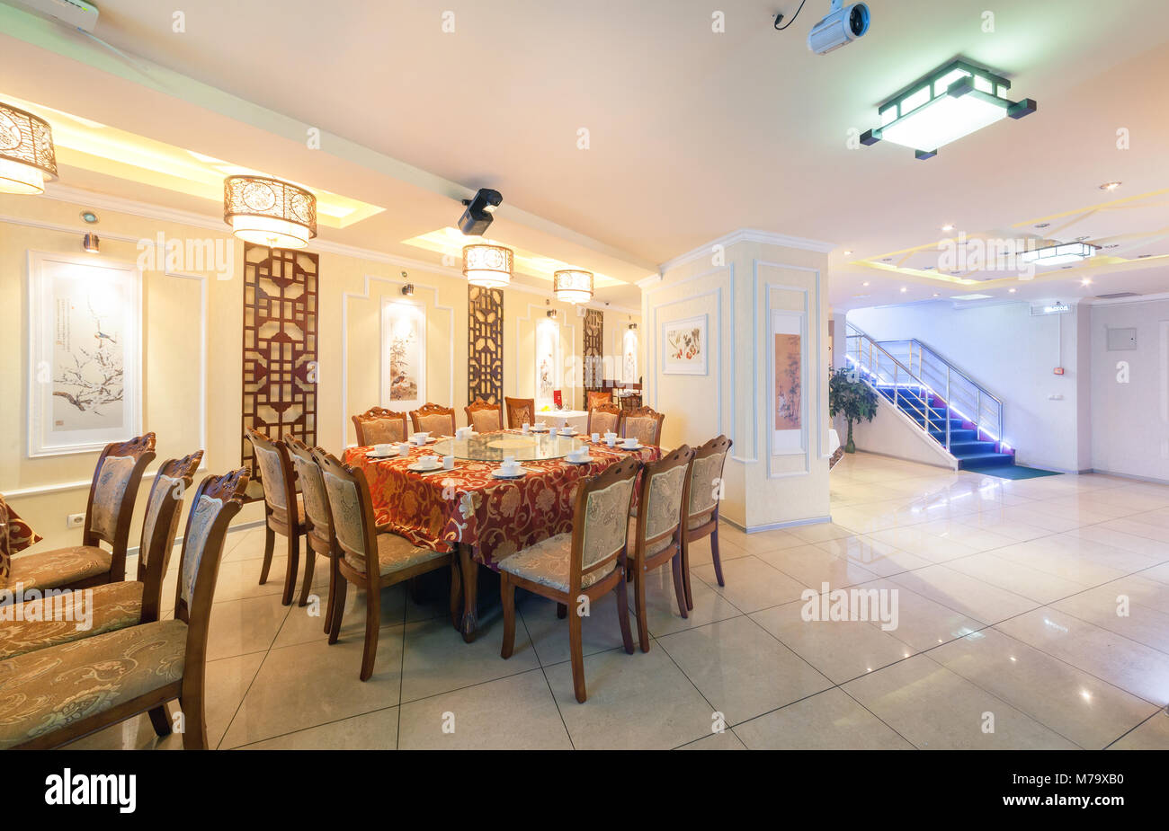 MOSCOW - AUGUST 2014: Interior of Chinese cuisine restaurant "HARBIN ...