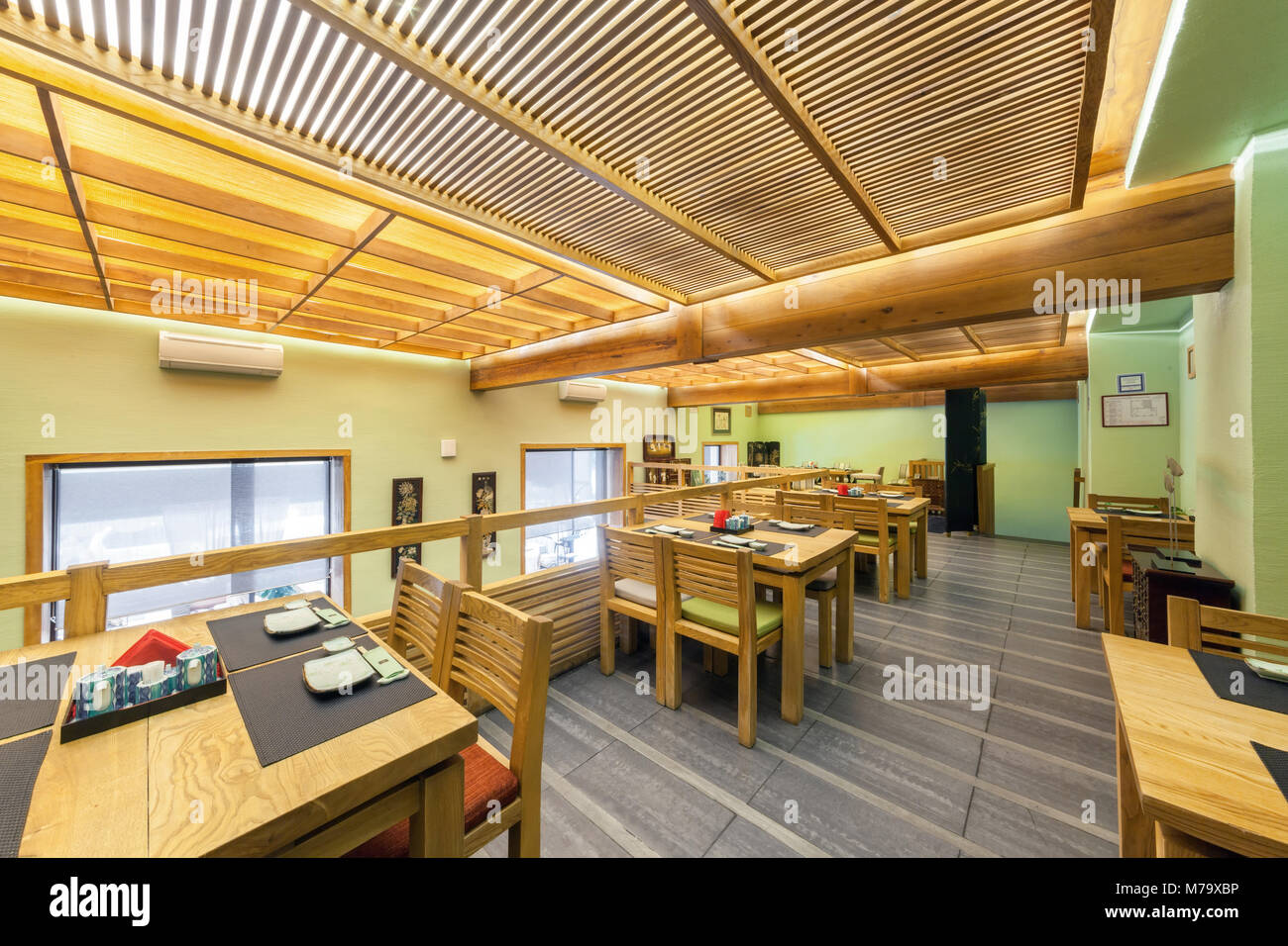MOSCOW - AUGUST 2014: Interior of the Japanese restaurant "SEIJI" in ...