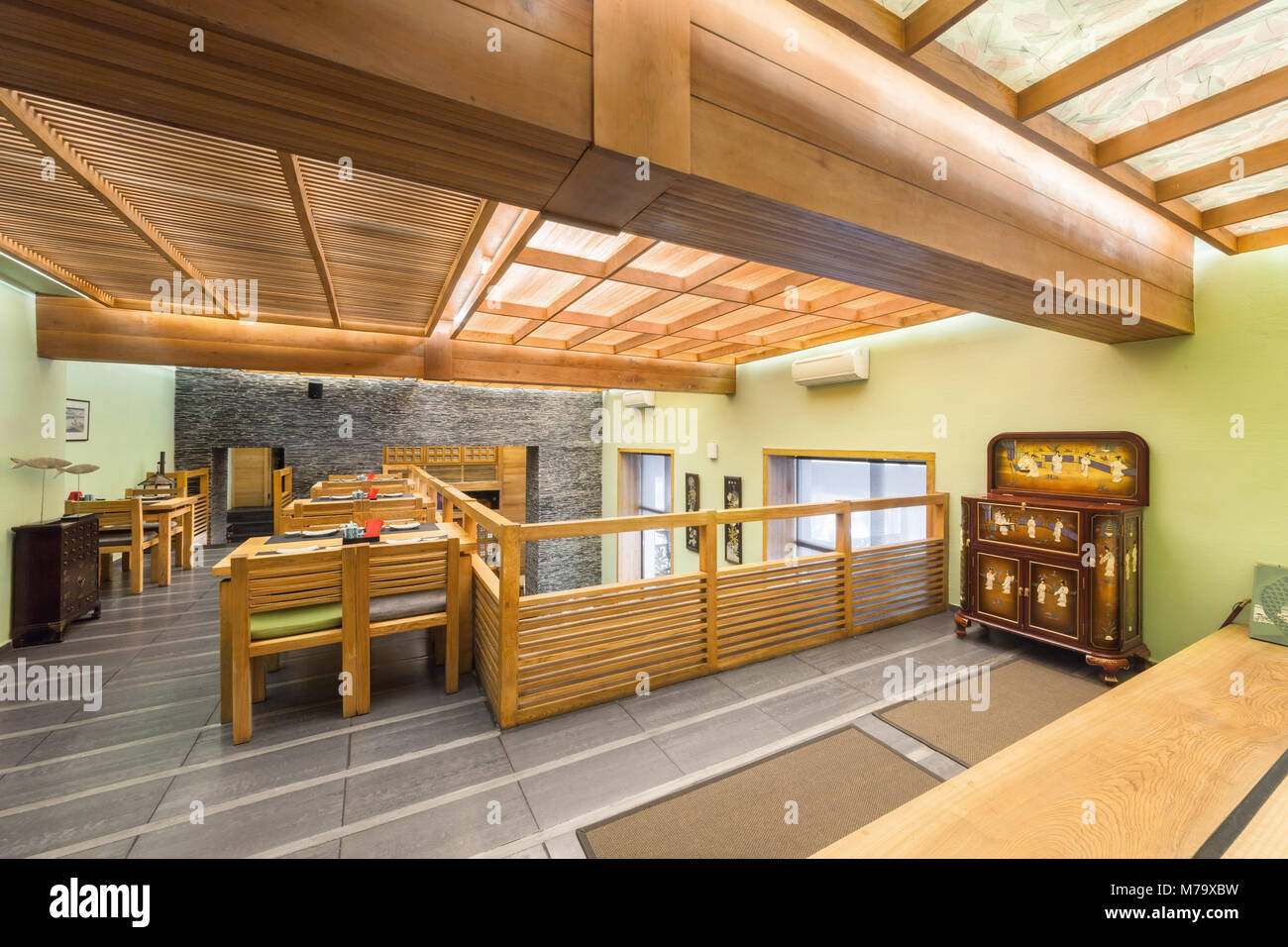 MOSCOW - AUGUST 2014: Interior of the Japanese restaurant "SEIJI" in ...