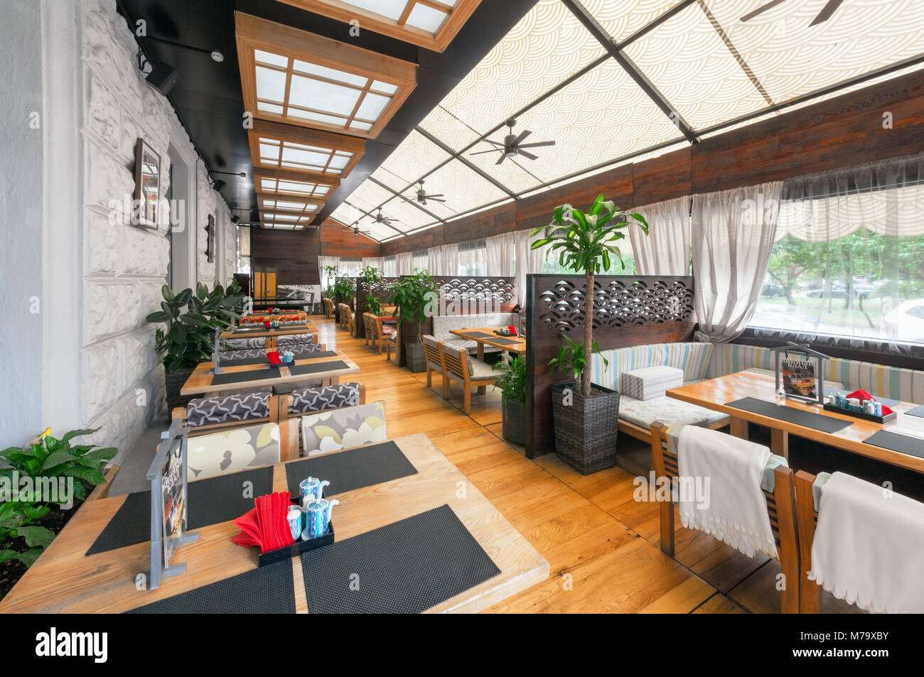MOSCOW - AUGUST 2014: Interior of the Japanese restaurant "SEIJI" in ...