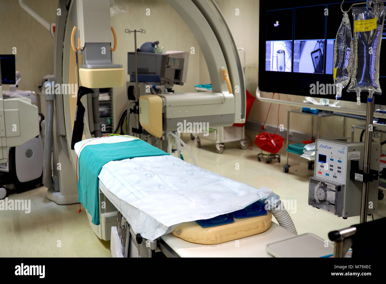 Modern operating hi-res stock photography and images - Alamy
