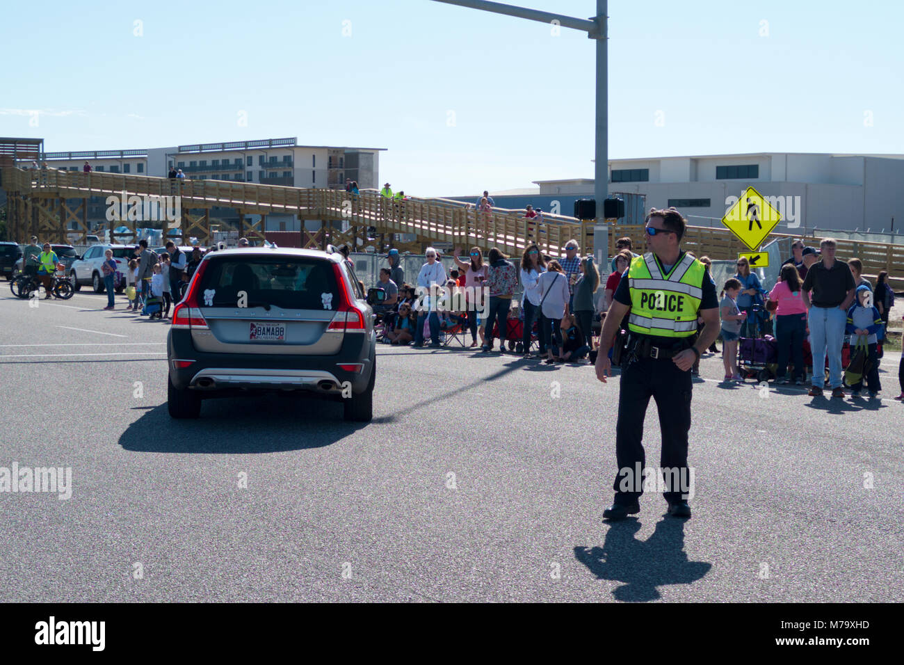 Police officer directing traffic on a Mardi Gras parade route in Orange ...