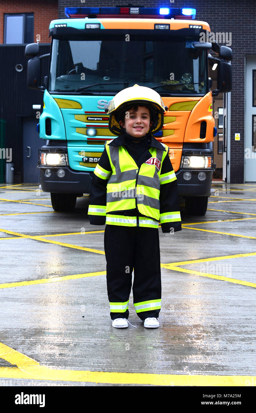 6 year old boy hi-res stock photography and images - Alamy