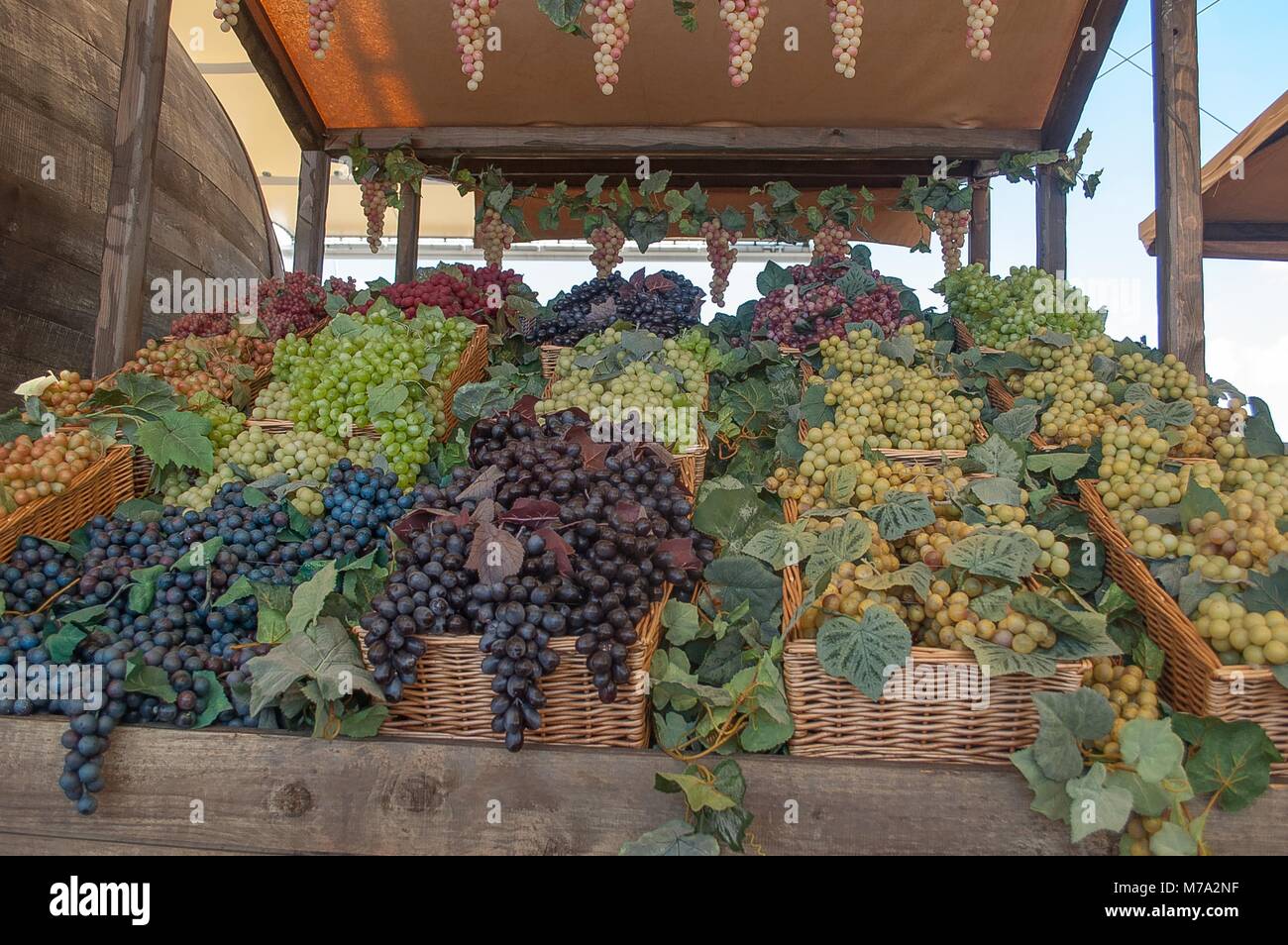 fruit show at the market Stock Photo - Alamy