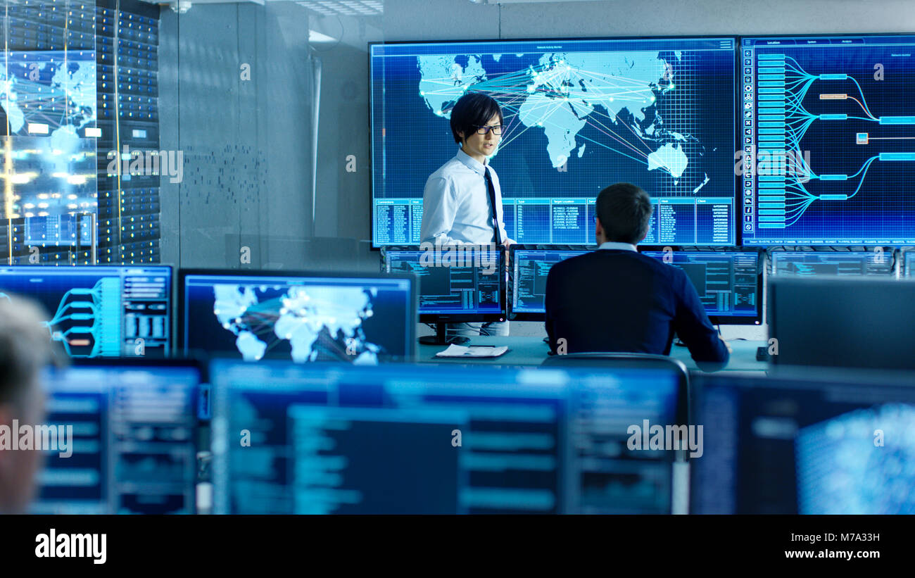 Control room screen world map hi-res stock photography and images - Alamy