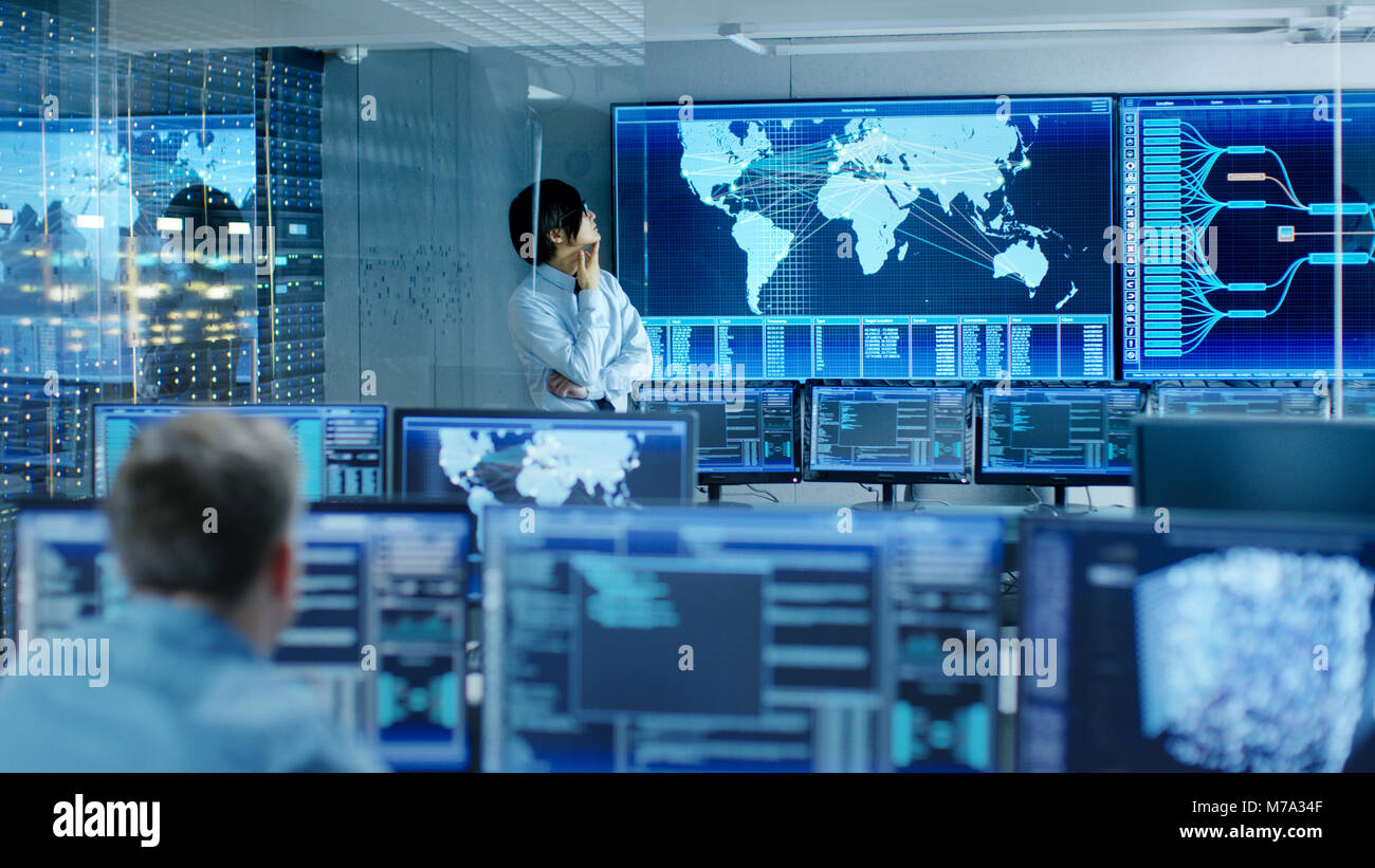 Control room screen world map hi-res stock photography and images - Alamy