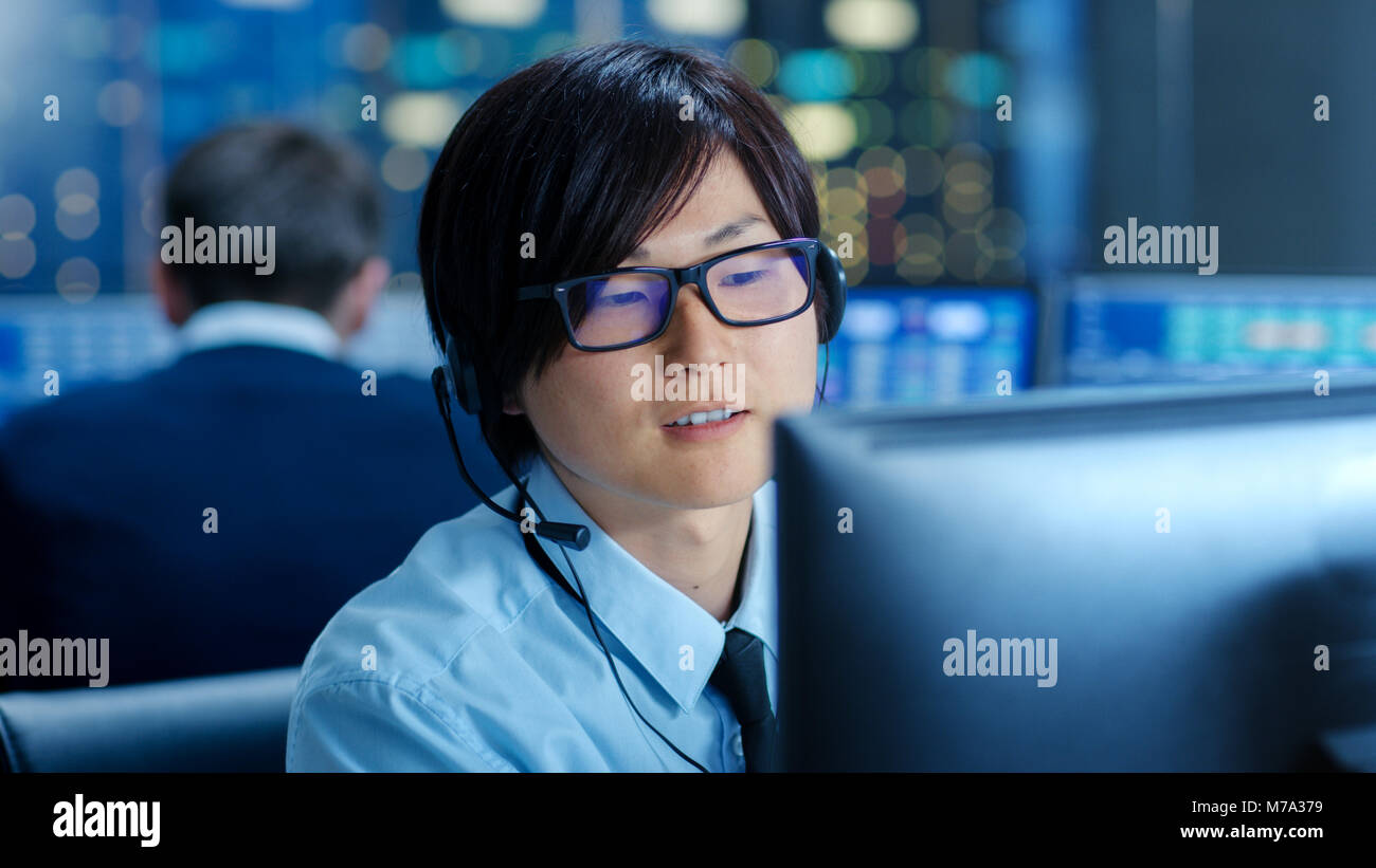 Network operations center hi-res stock photography and images - Alamy
